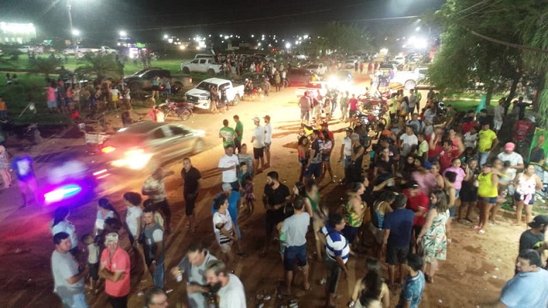 Moradores de Moraes de Almeida vão pra rua comemorar vitória de ... Moradores de Moraes de Almeida vão pra rua comemorar vitória de ...